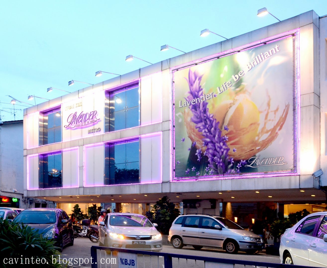 Entree Kibbles: Cinnamon Raisin Bun @ Lavender Bakery [Malaysia]